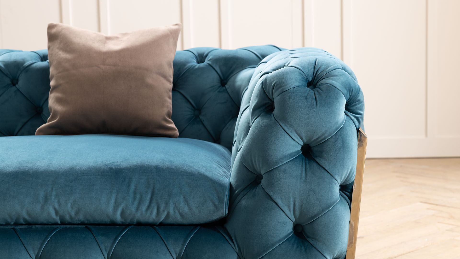 Modern Chesterfield Samtsofa Juno | VON WILMOWSKY